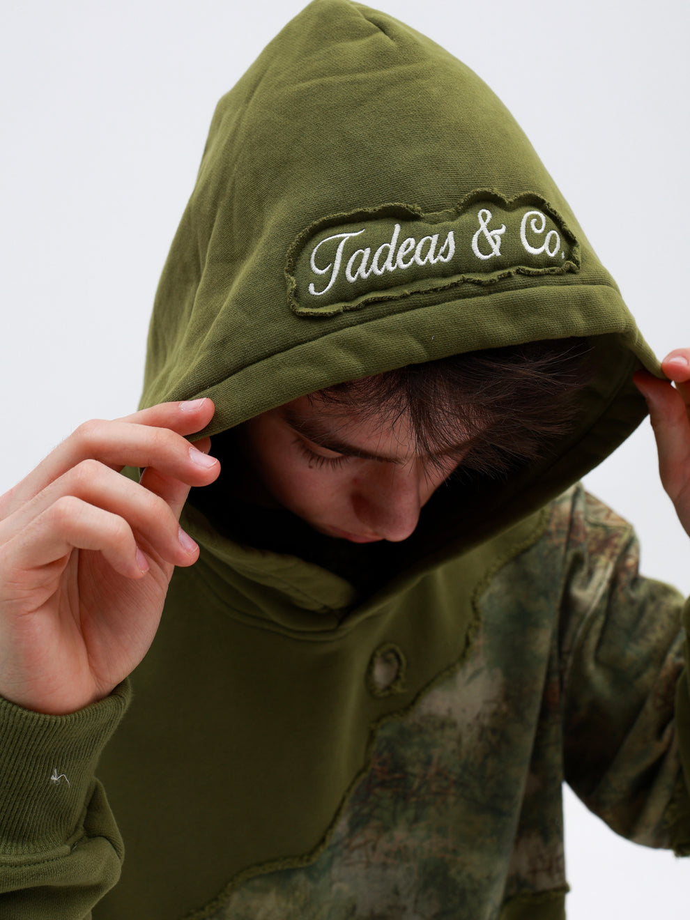The Grounded Hoodie – TADEAS.CO